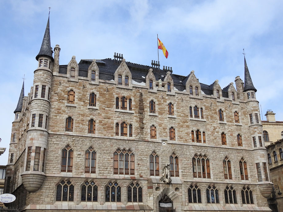 Imprescindibles: Museo Gaudí Casa Botines, ‘símbolo’ de la proyección ...