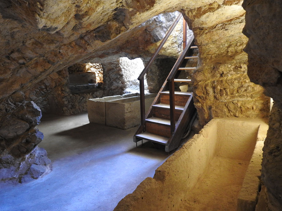 Imprescindibles: Muerte e intercambio cultural en la Antigua Ibiza - En ...