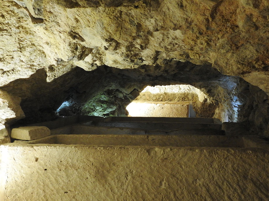 Imprescindibles: Muerte e intercambio cultural en la Antigua Ibiza - En ...